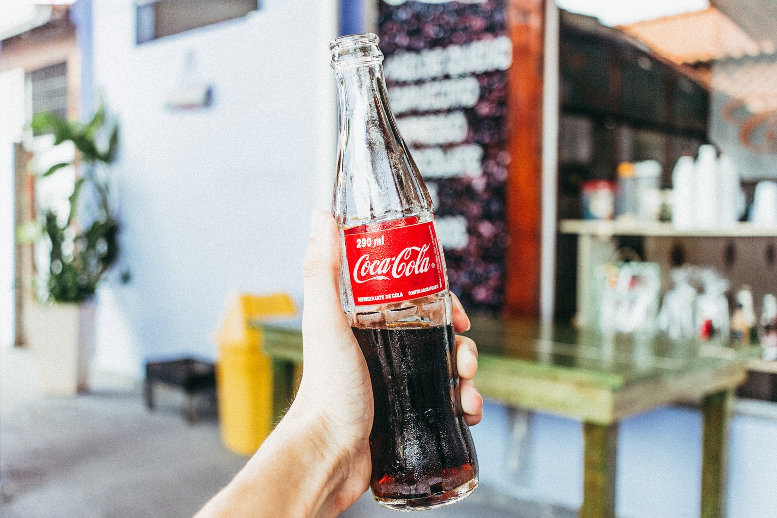 ¡COMPARTE UNA COCA-COLA!